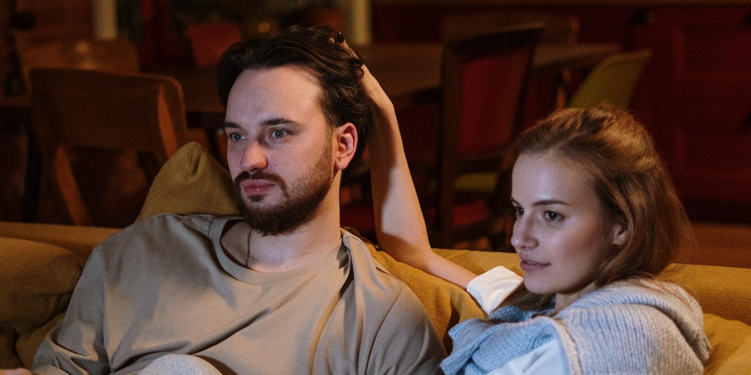 5 Zodiacs Who Just Want To Cuddle And Watch Horror Movies – Collective ...