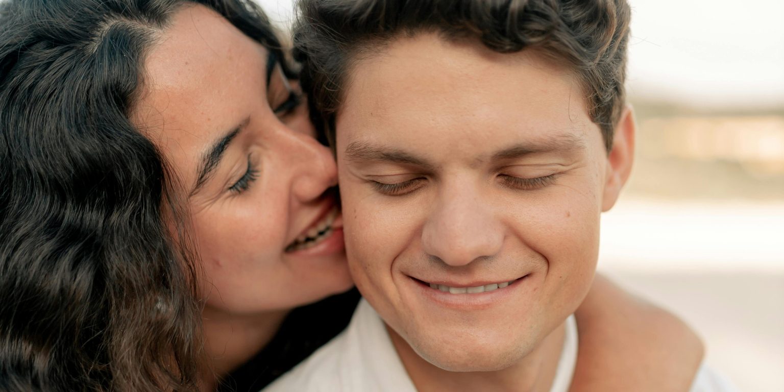 How Each Zodiac Sign Expresses Love Without Words – Collective World